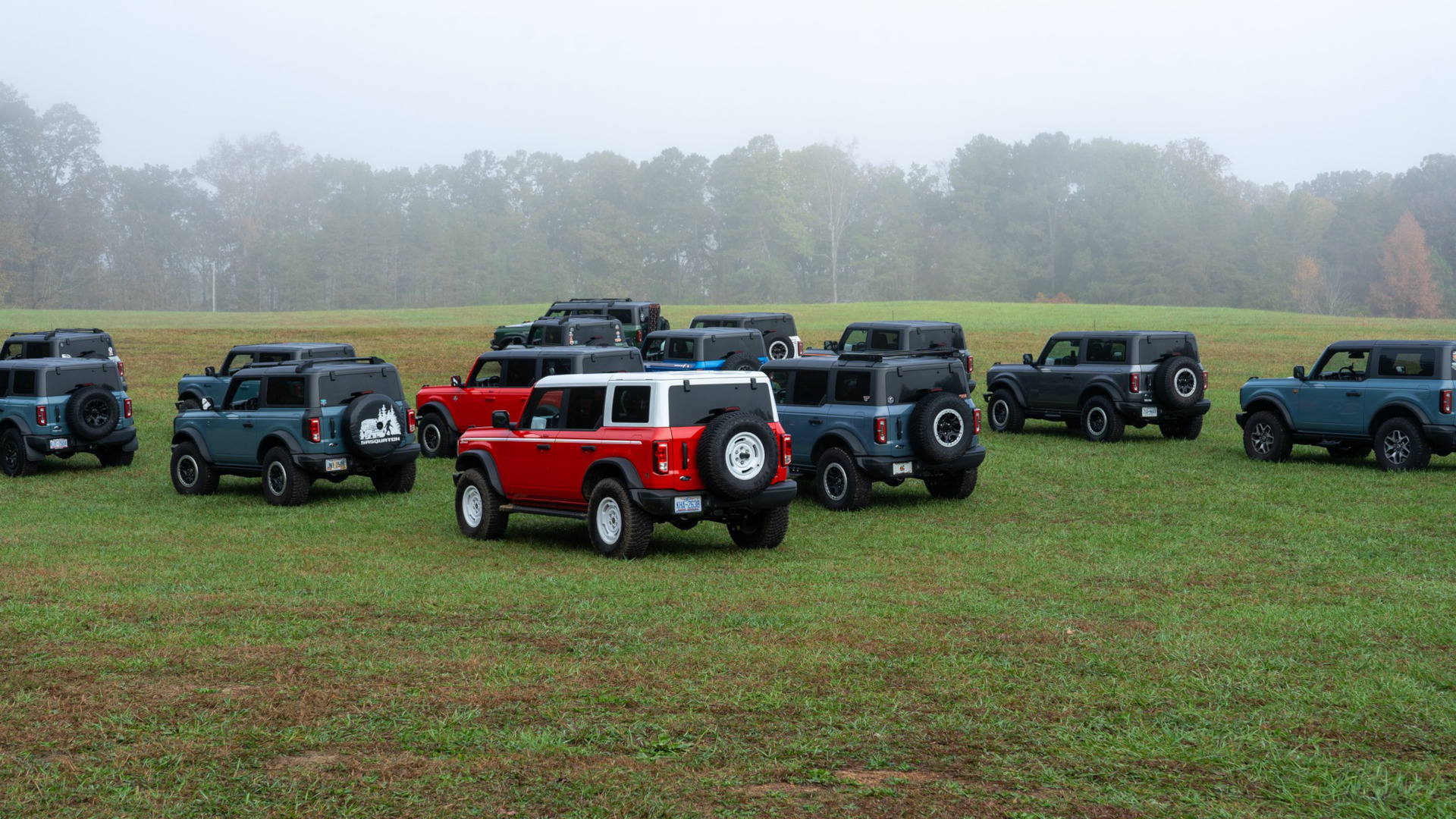 How to Remove and Reinstall the Ford Bronco Hard Top and Panels (2021 ...